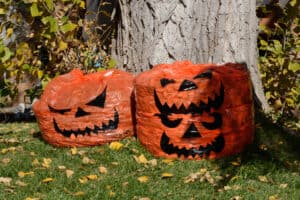 19 of the Best Halloween Yard Ideas for a Spooktacular Holiday 2020